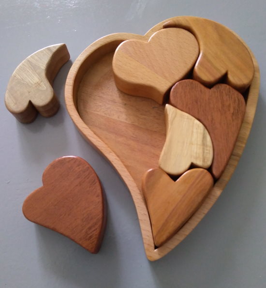 Couleurs bois: Casse tête cœur (1/1)